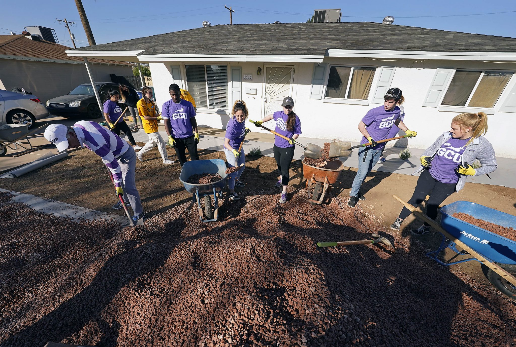 Slideshow: Lopes Go Local - GCU News