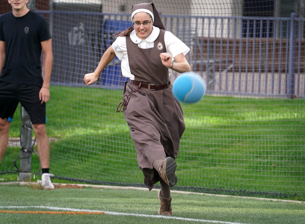 Slideshow: Nuns' fun in the sun - GCU News