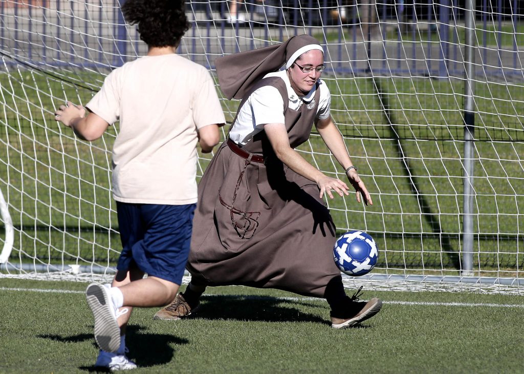 Slideshow: Nuns' fun in the sun - GCU News