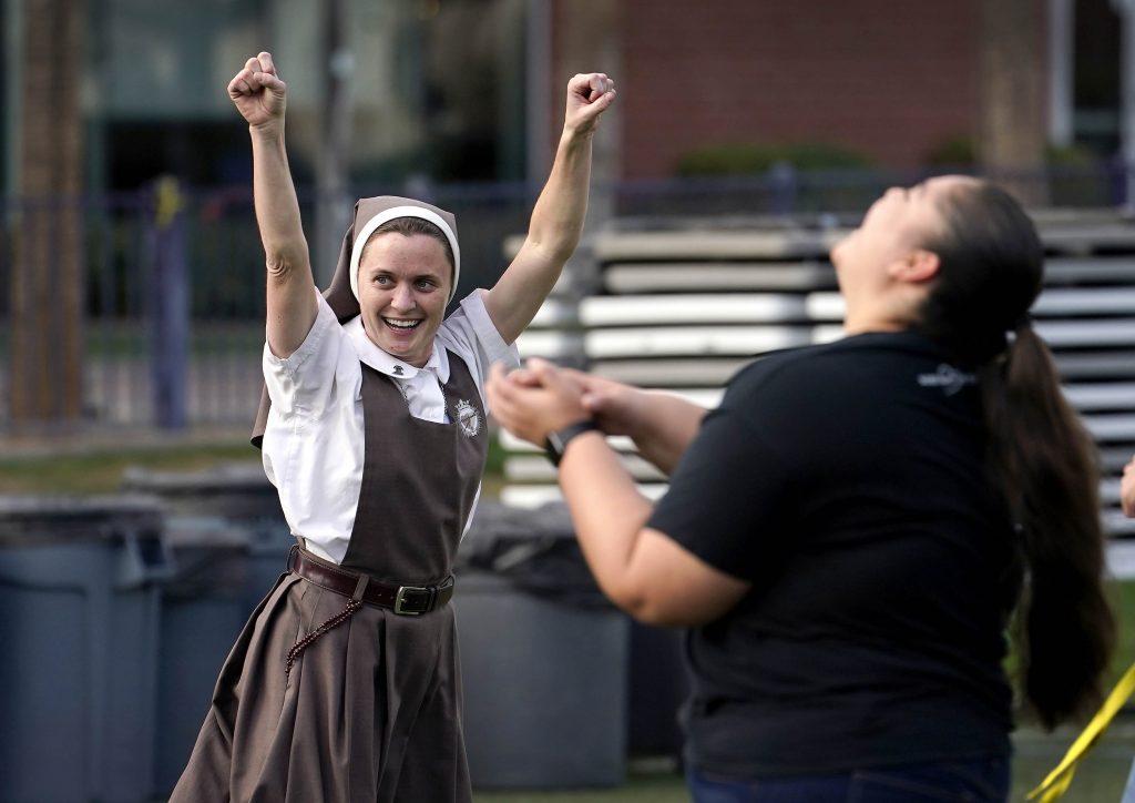 Slideshow: Nuns' fun in the sun - GCU News