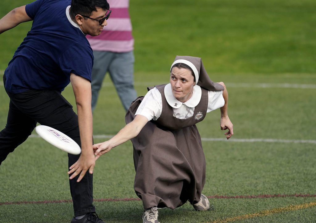 Slideshow: Nuns' fun in the sun - GCU News