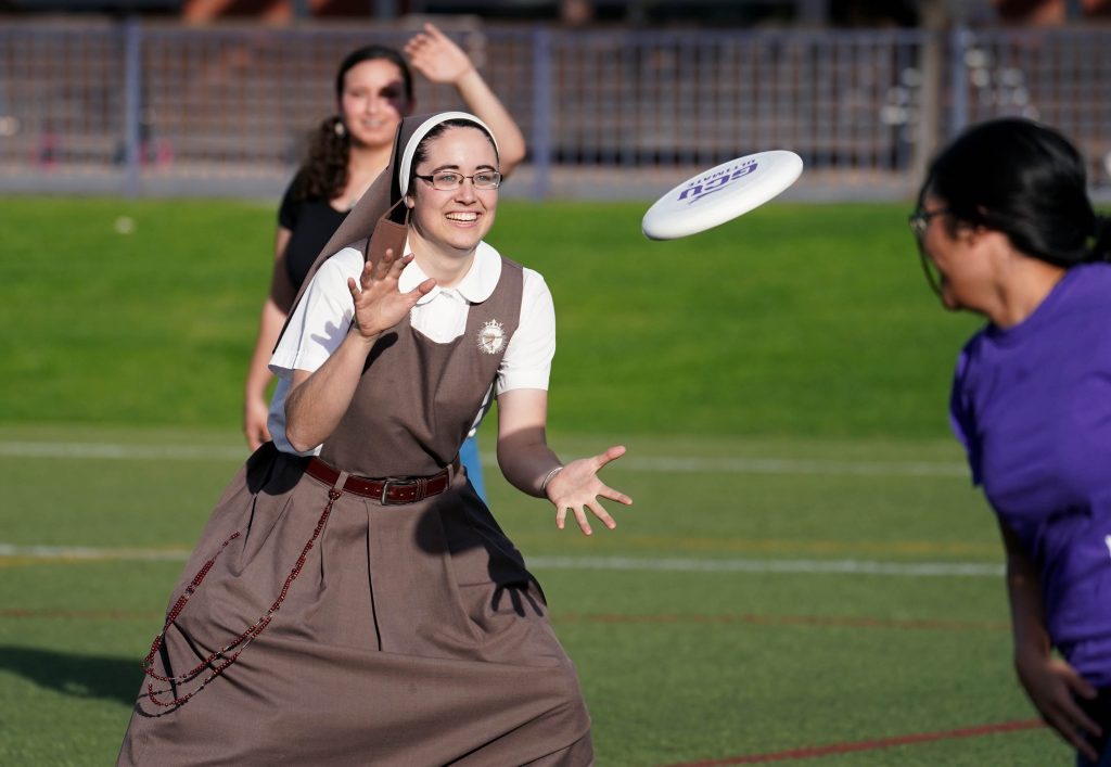 Slideshow: Nuns' fun in the sun - GCU News