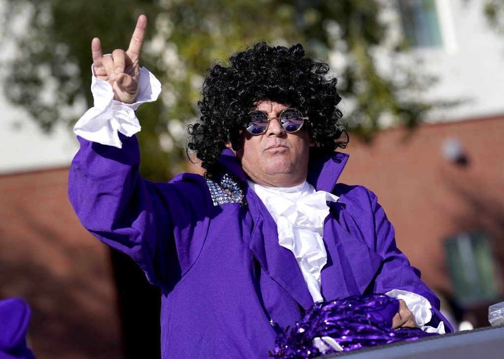 Slideshow: Homecoming Family Weekend, Hall of Fame ceremony and ...