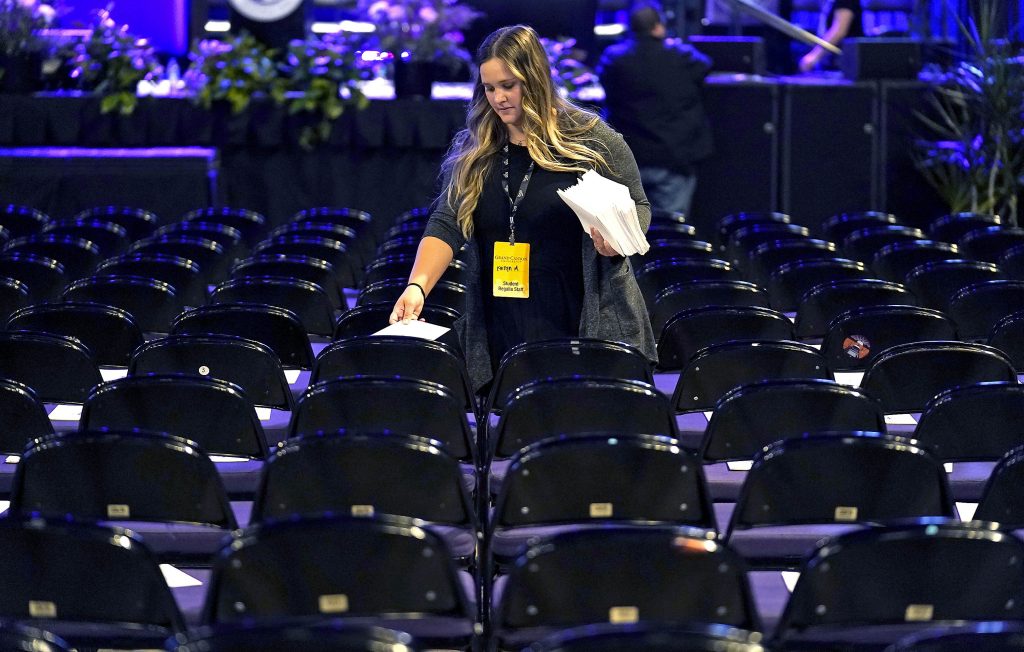 Slideshow: Commencement staff, volunteers - GCU News