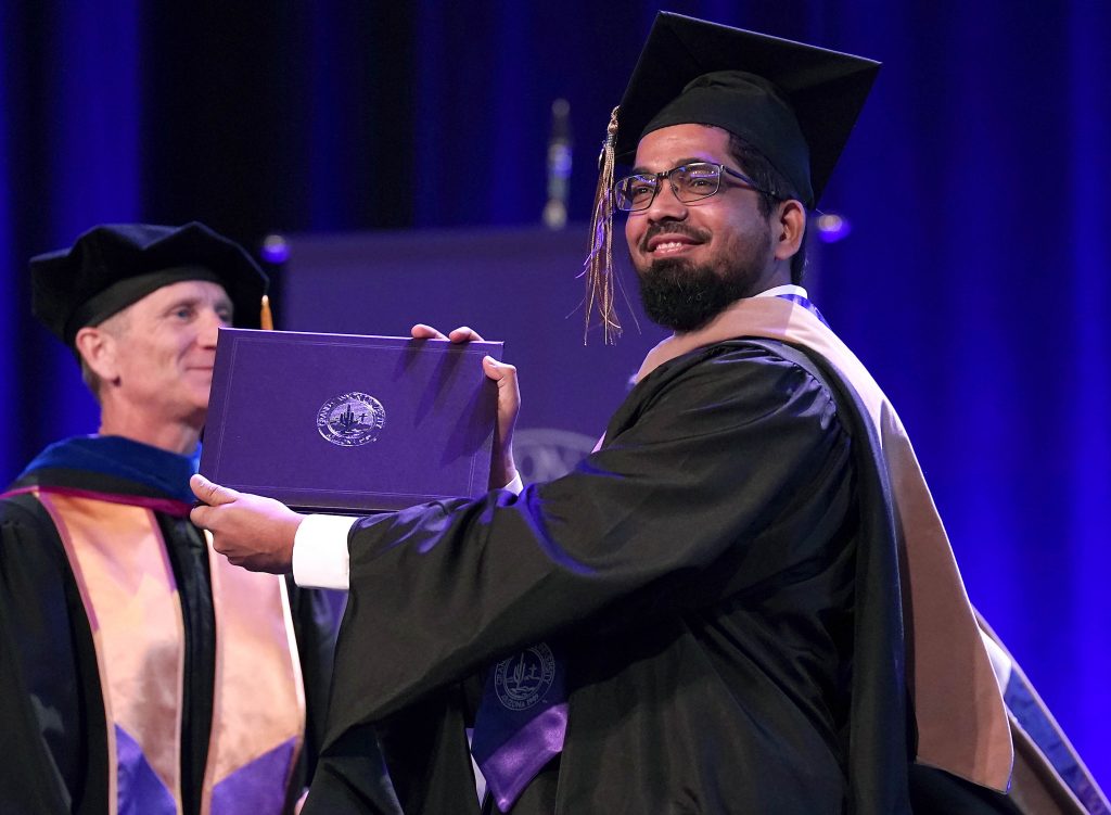Slideshow: Spring Commencement, Wednesday morning ceremony - GCU News