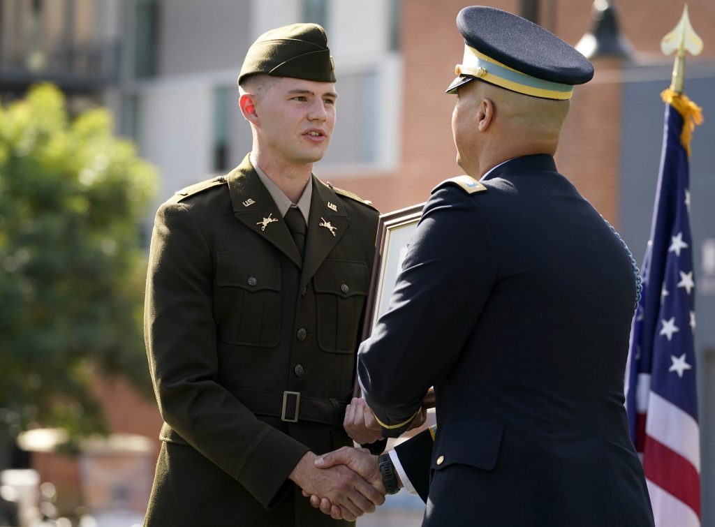 Slideshow: Army ROTC Commissioning Ceremony - GCU News