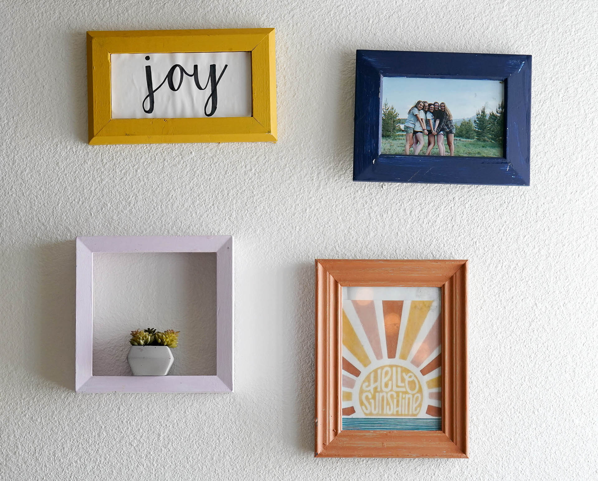 Students open the door to fun dorm decor - GCU News