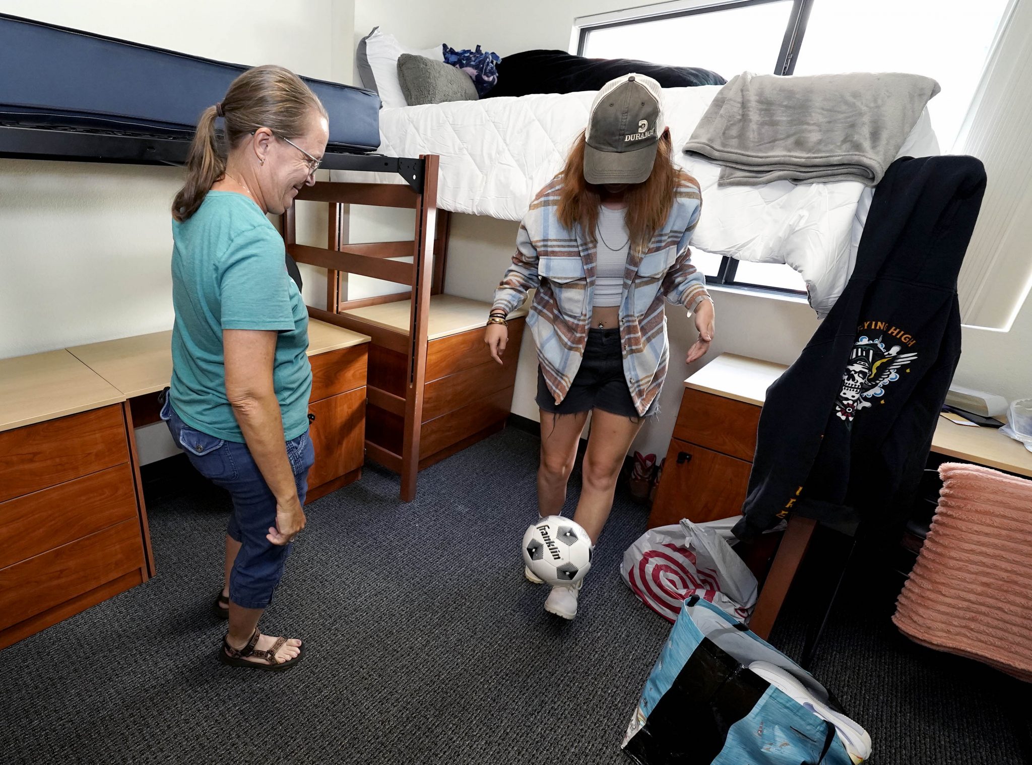 Fostering Futures students move in - GCU News