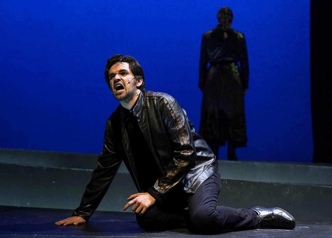 Unusual stage shines light on 'Hamlet' lessons - GCU News