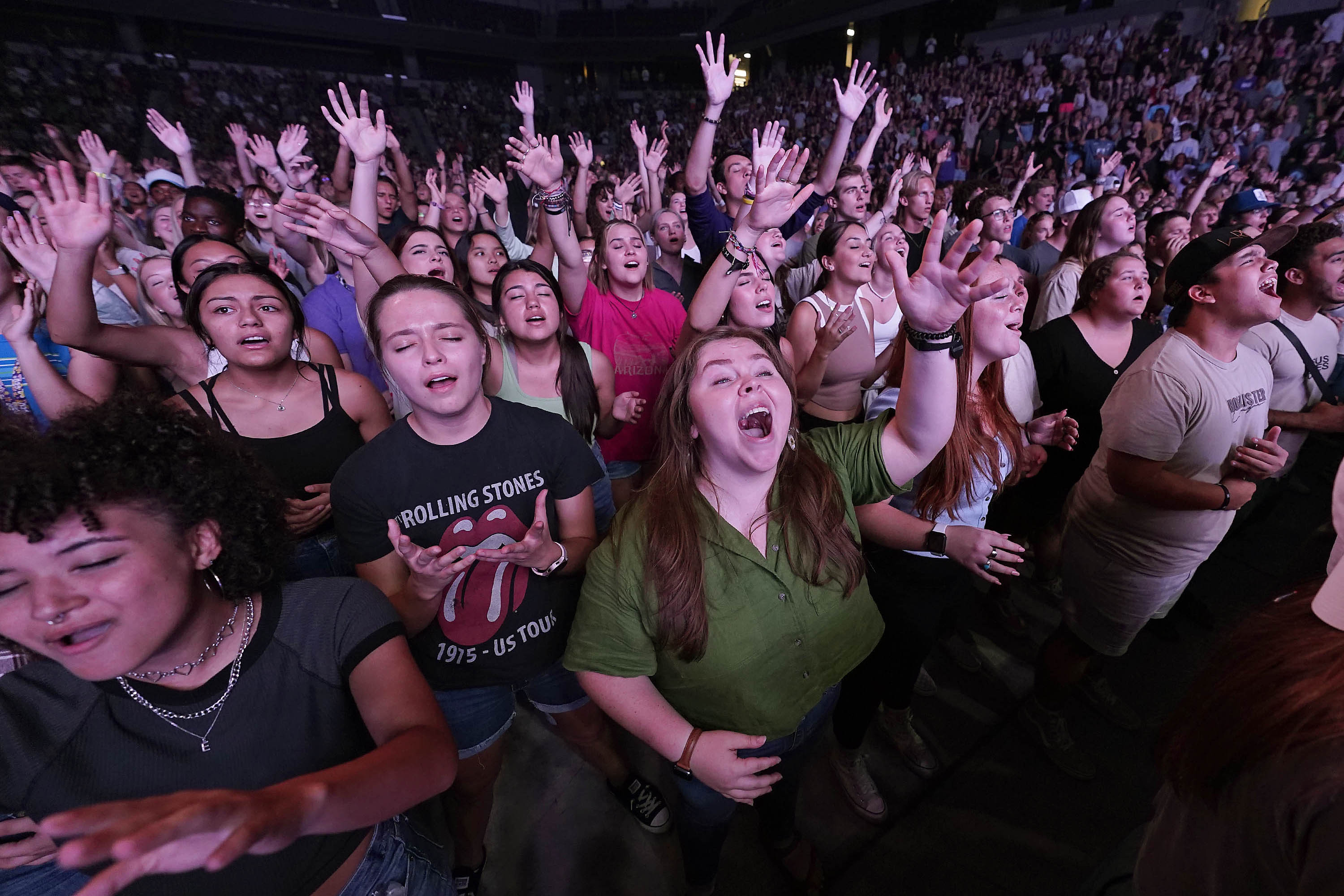 Students raise their voices to God at Ignite - GCU News