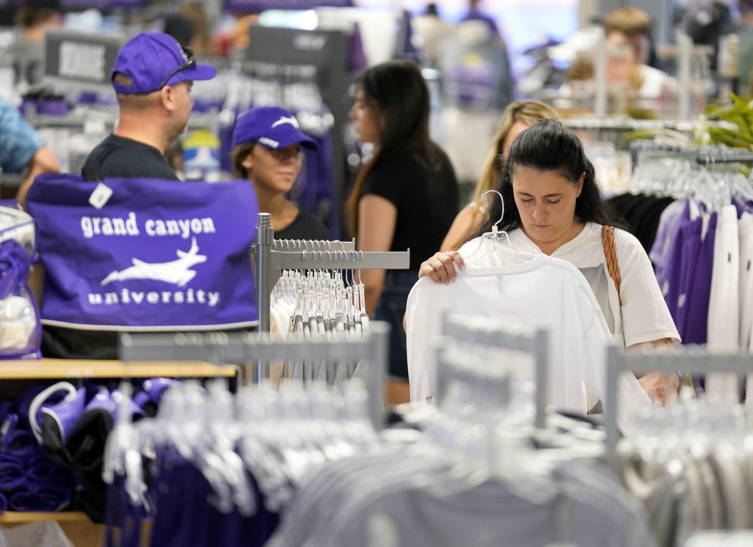 Lope Shop a prime stop for Welcome Week - GCU News