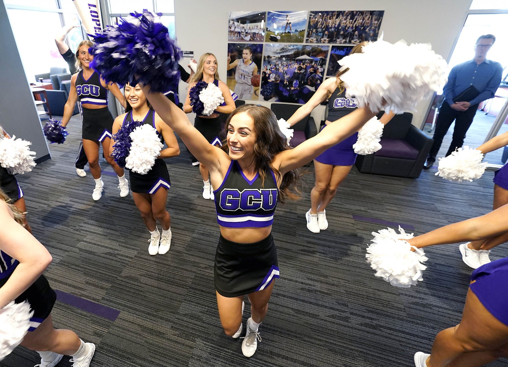 Spirit team visits President Mueller - GCU News