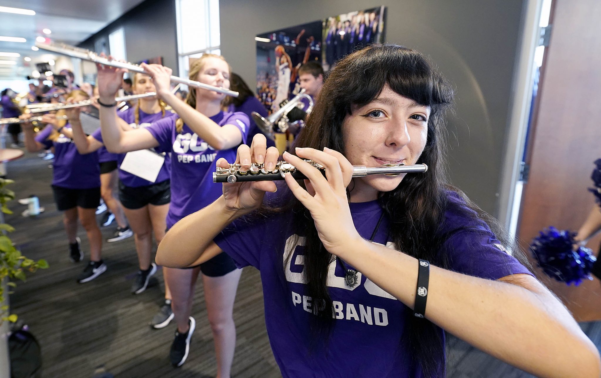 Spirit team visits President Mueller - GCU News
