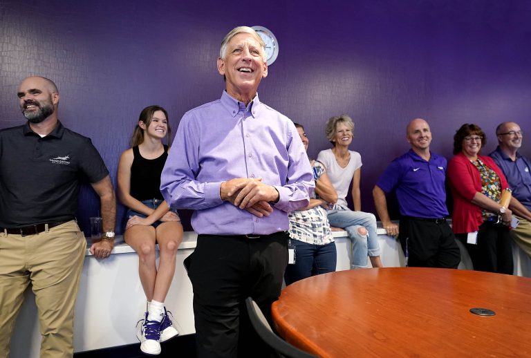 Spirit team visits President Mueller - GCU News