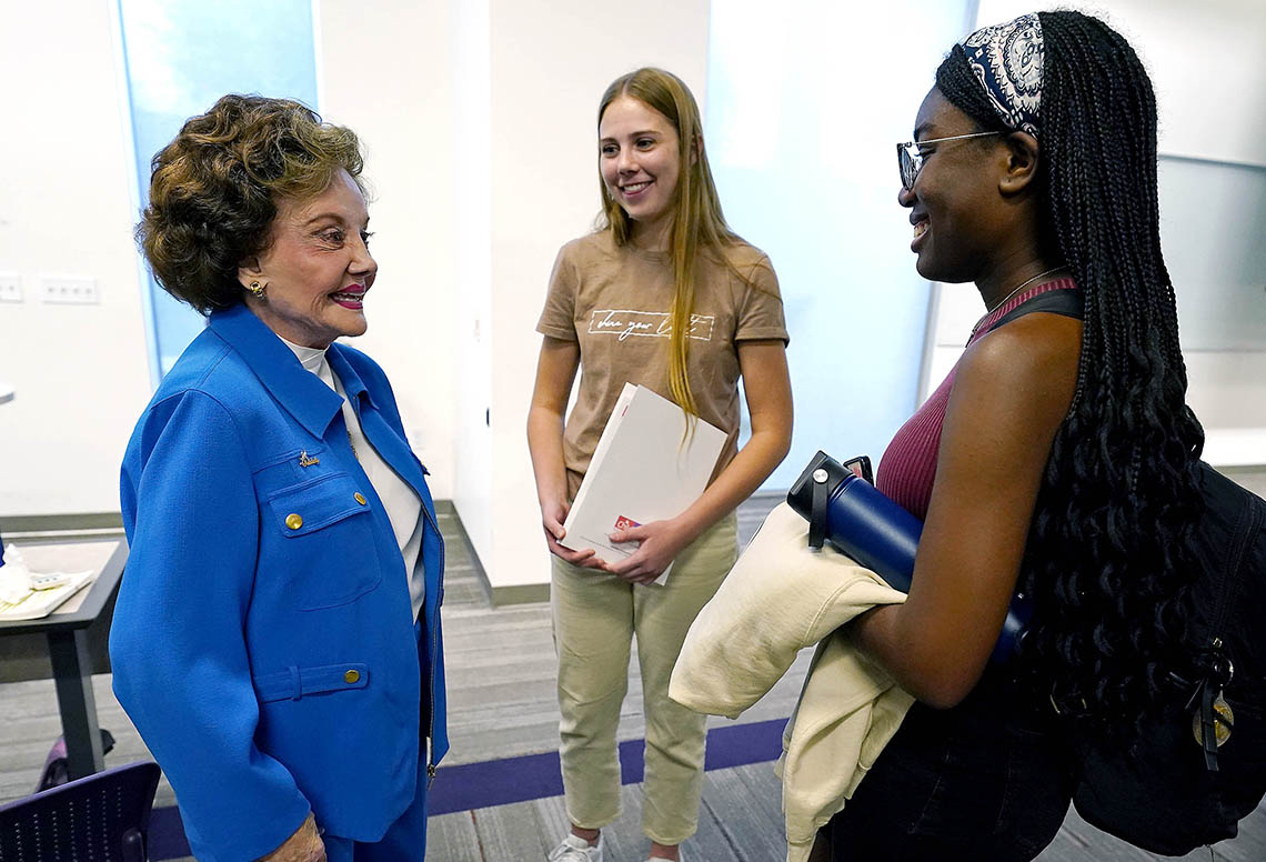 Honors students learn of Childhelp's impact - GCU News