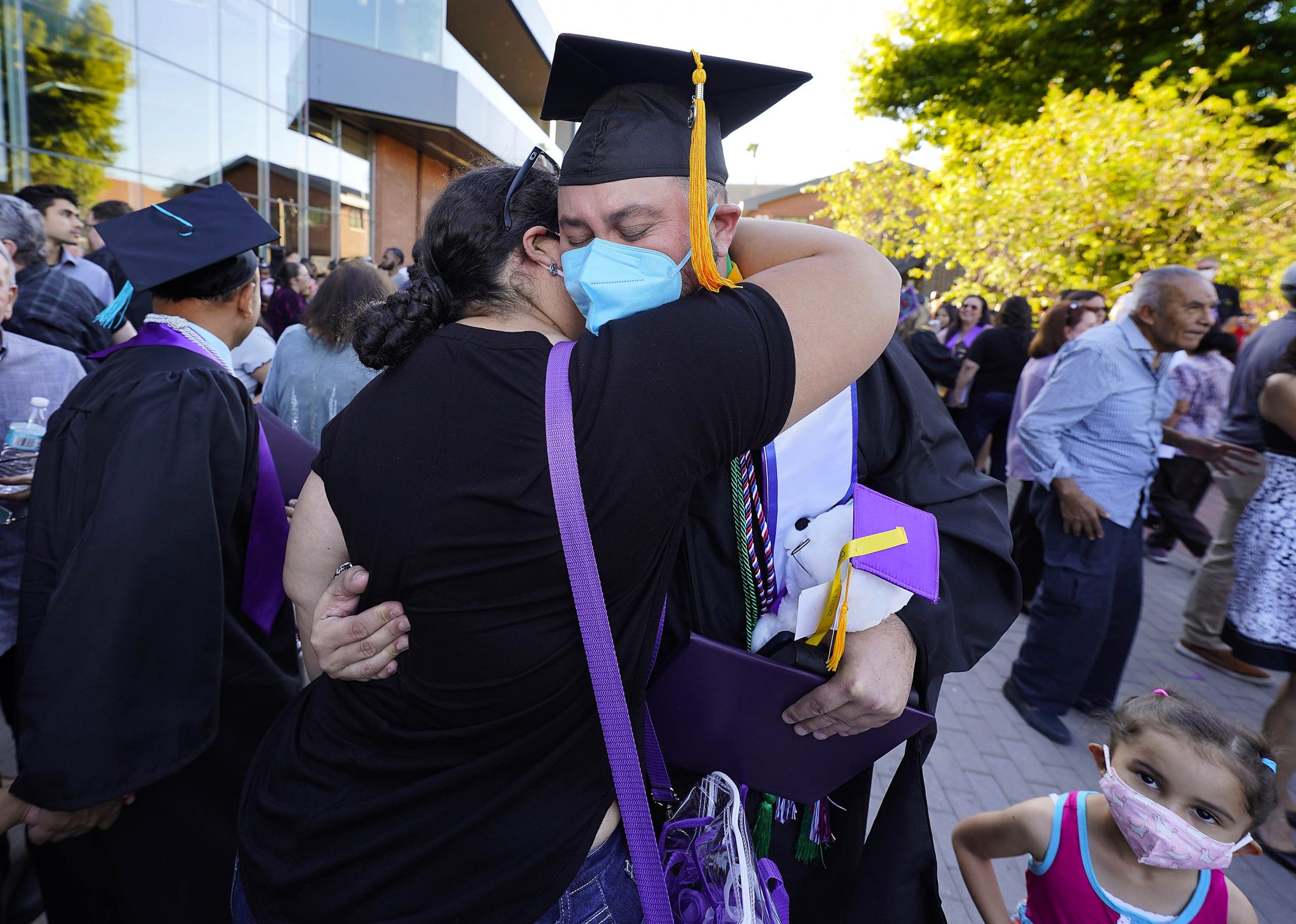 Grad earns degree with laptop in one arm, chemo IV in other - GCU News