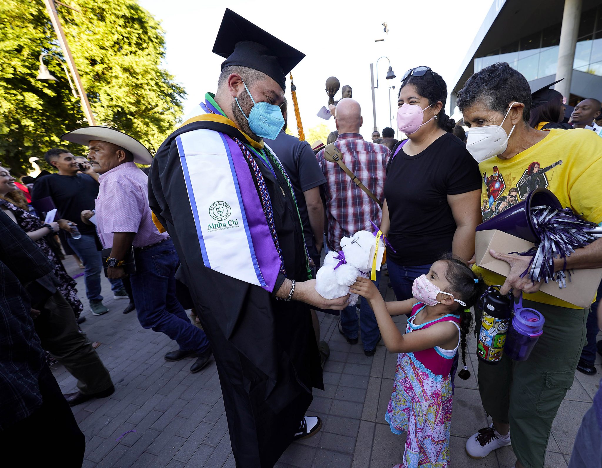 Grad earns degree with laptop in one arm, chemo IV in other - GCU News