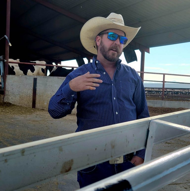 Students drink in Arizona's dairy industry - GCU News