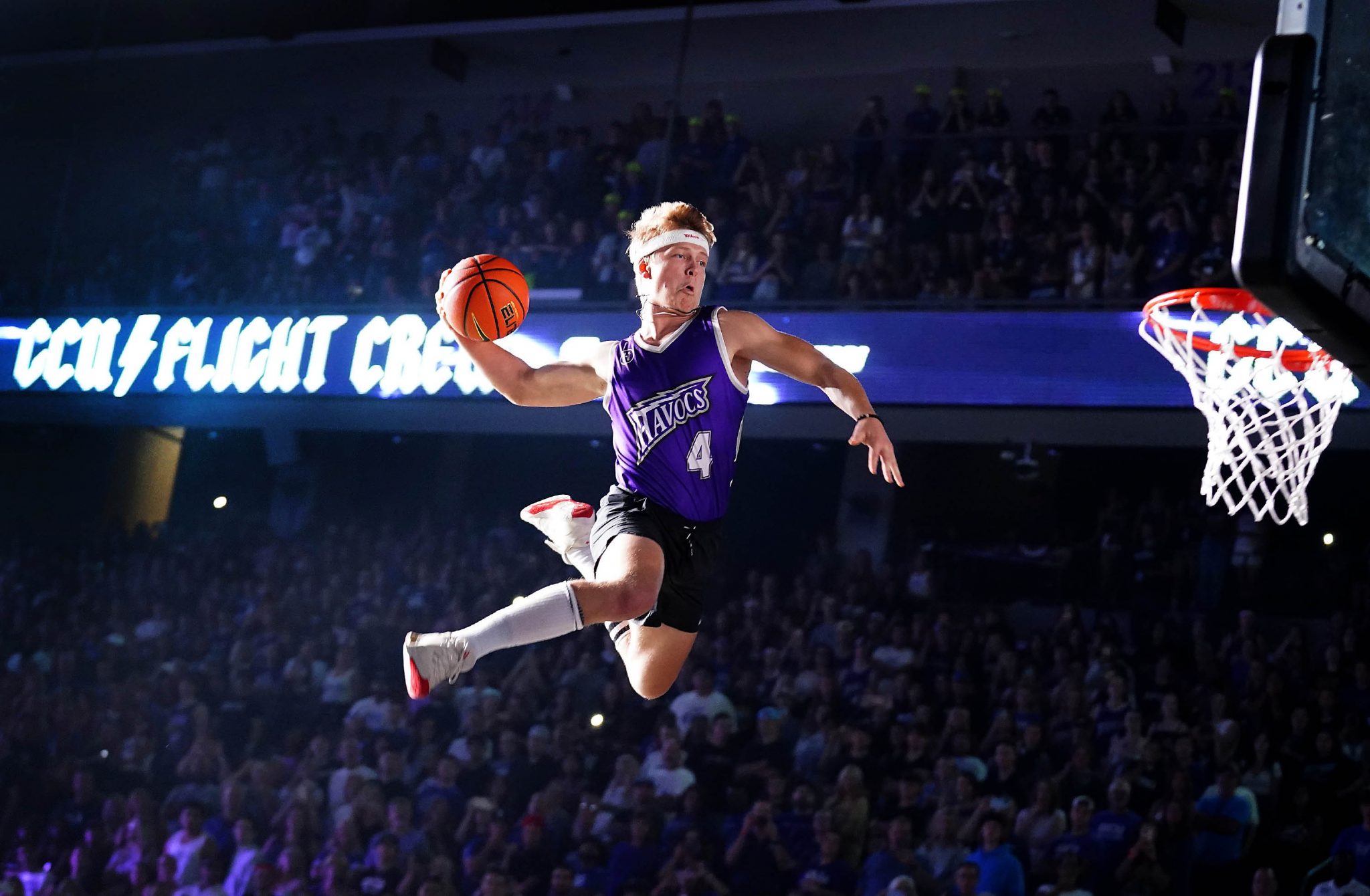 Flight Crew's basketball dunks - GCU News