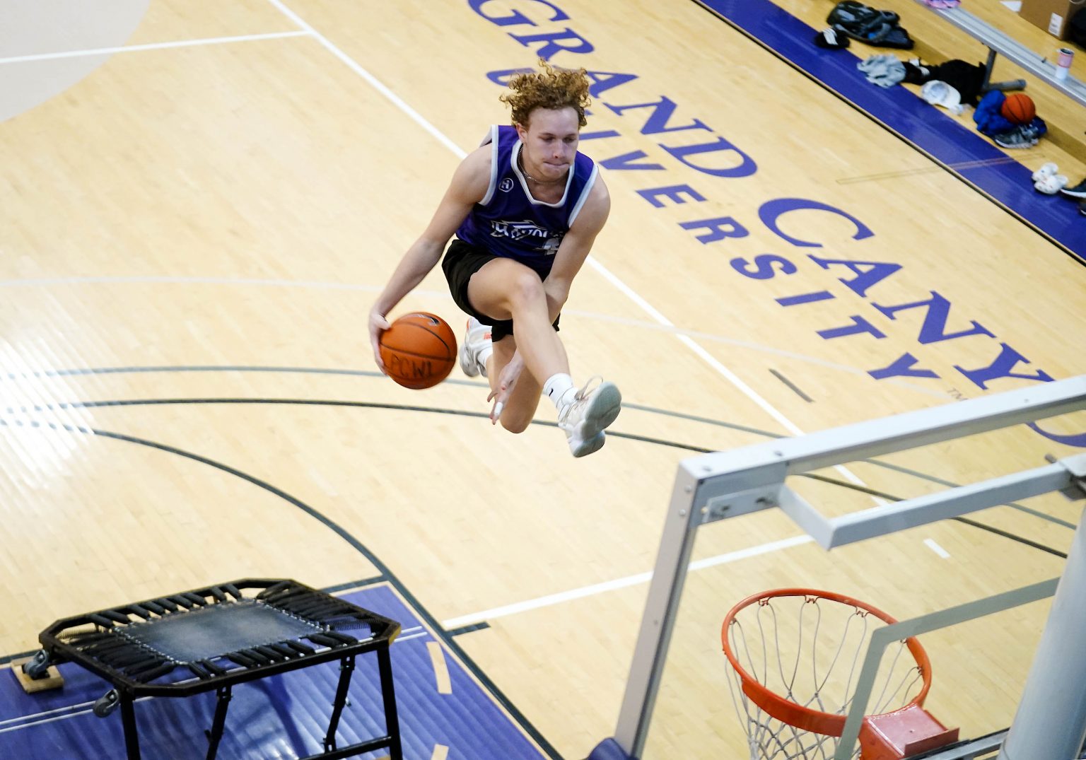 Flight Crew's basketball dunks - GCU News