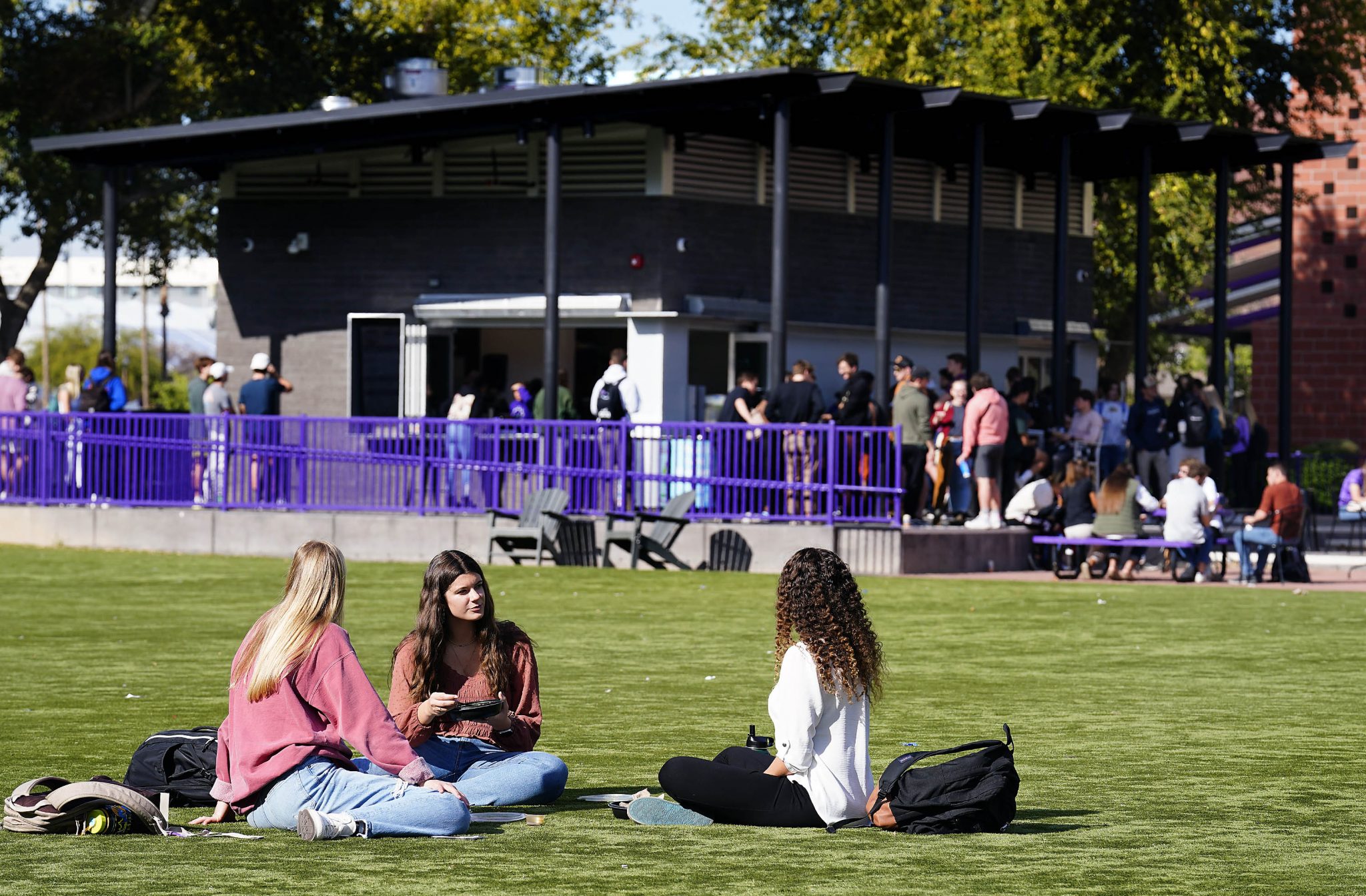 Quad Kitchen opens, and BBQ scent is rich - GCU News