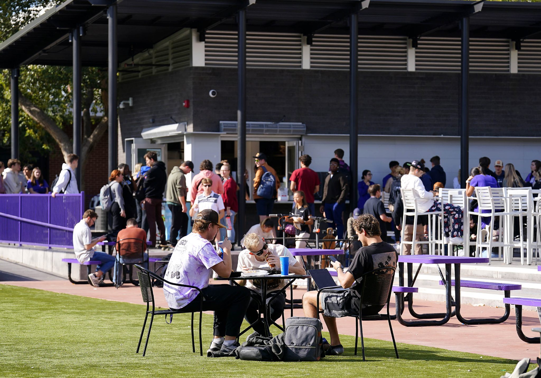 Opening day of The Quad Kitchen - GCU News