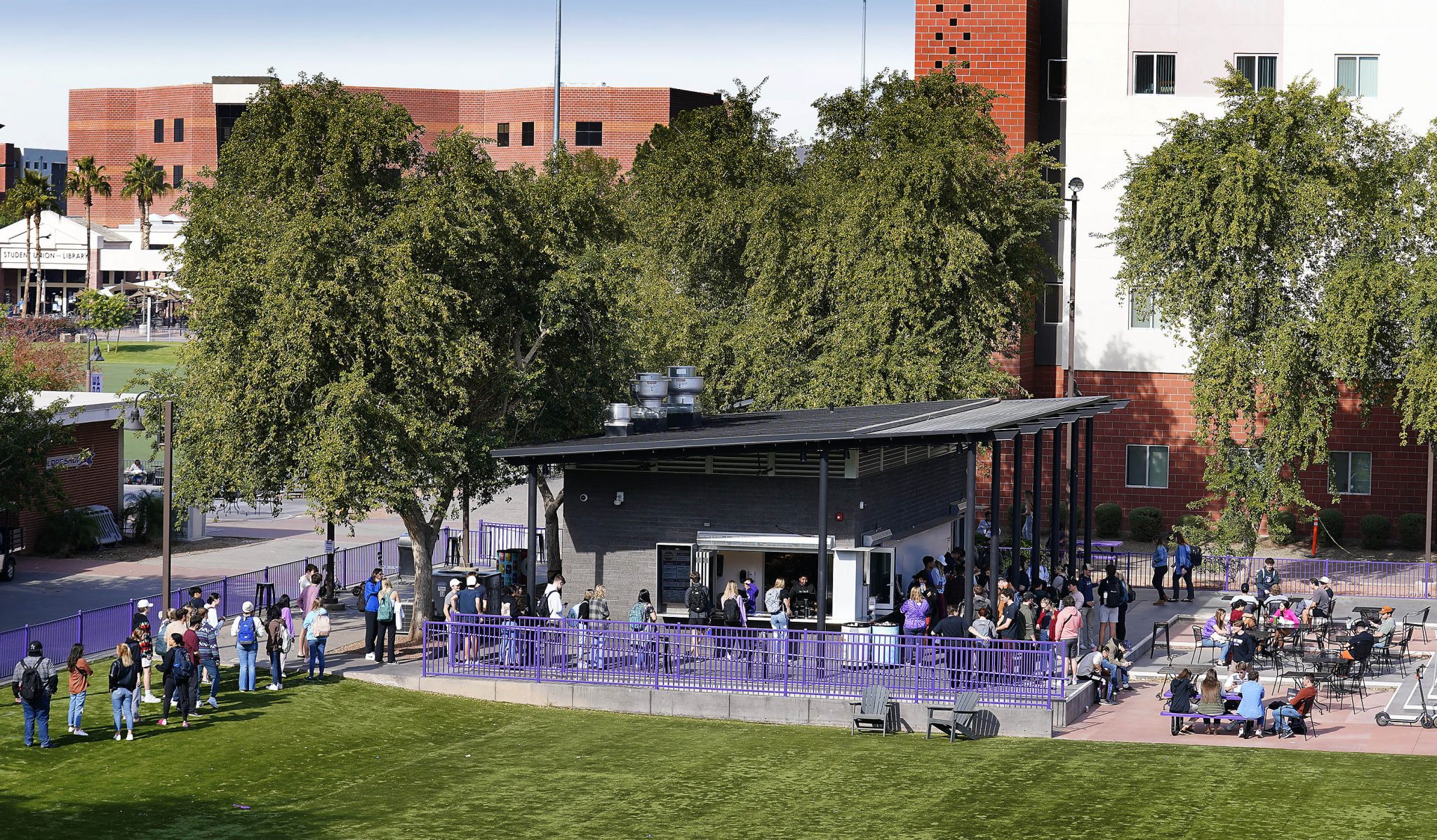Opening day of The Quad Kitchen - GCU News