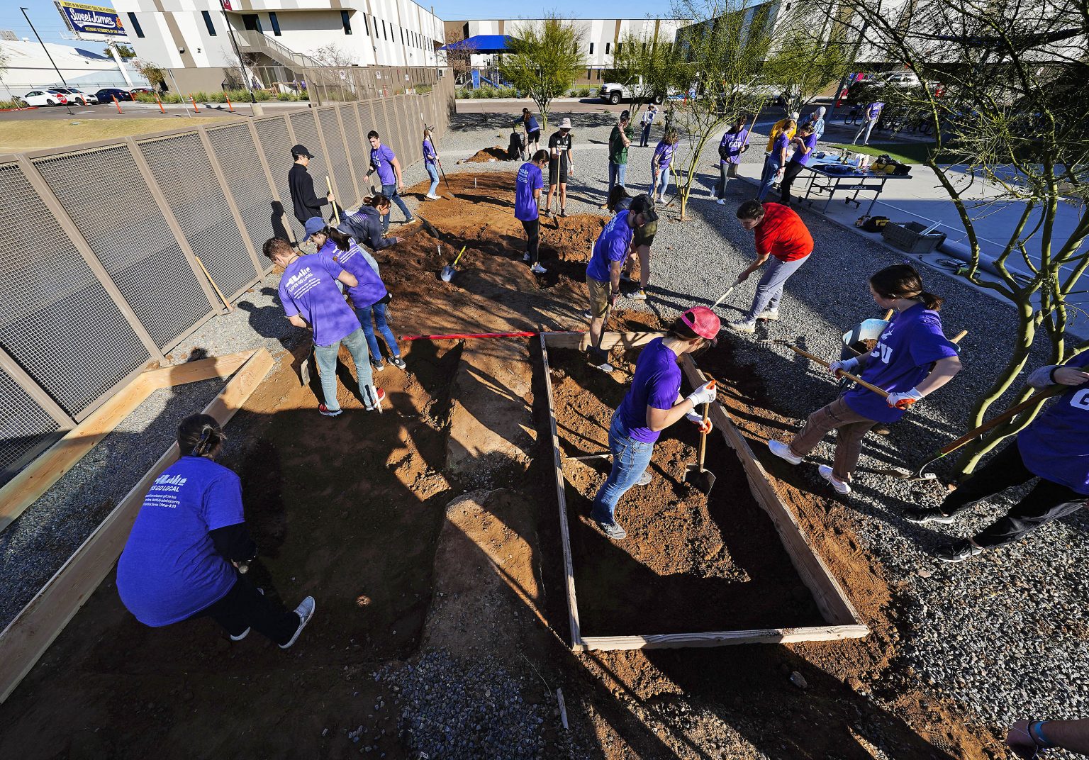 Lopes Go Local volunteers plant seeds of kindness - GCU News