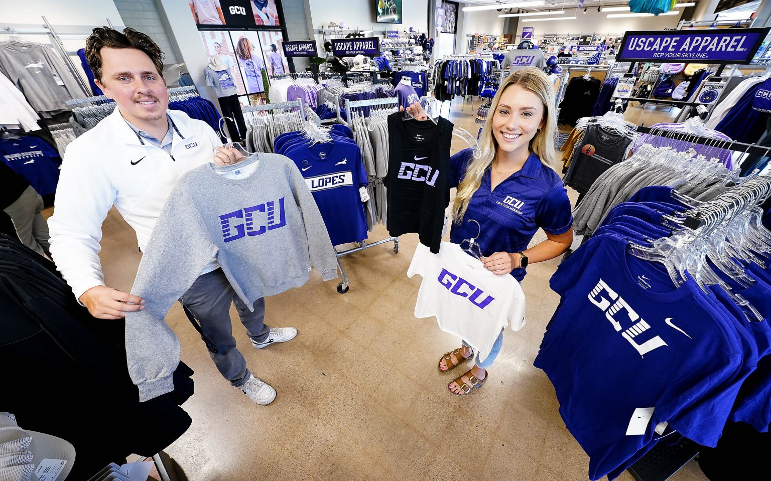 Lope Shop adjusts to new logo, greater demands for Welcome Week - GCU News