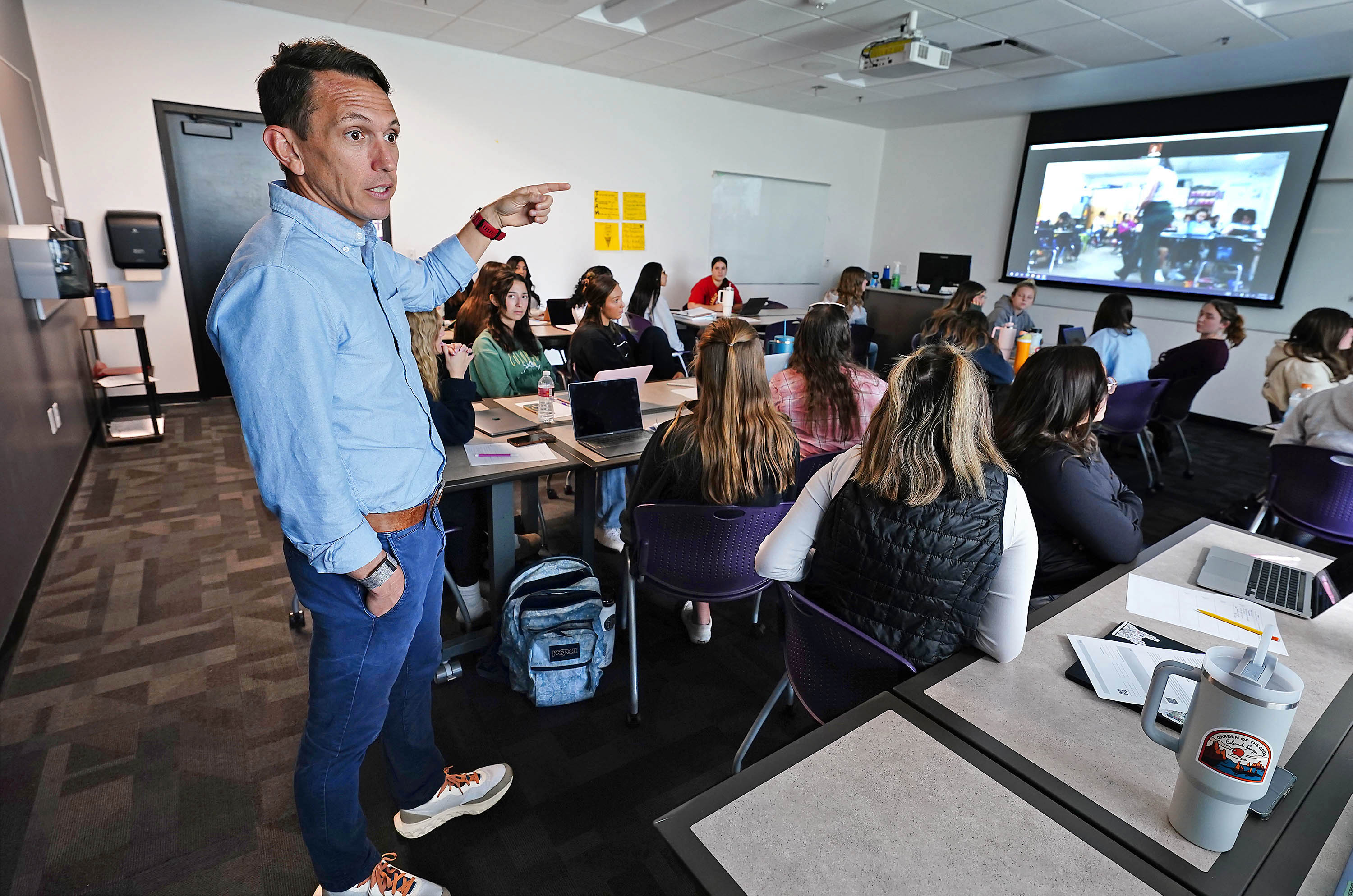 A teacher's livestream brings education students right into classroom ...