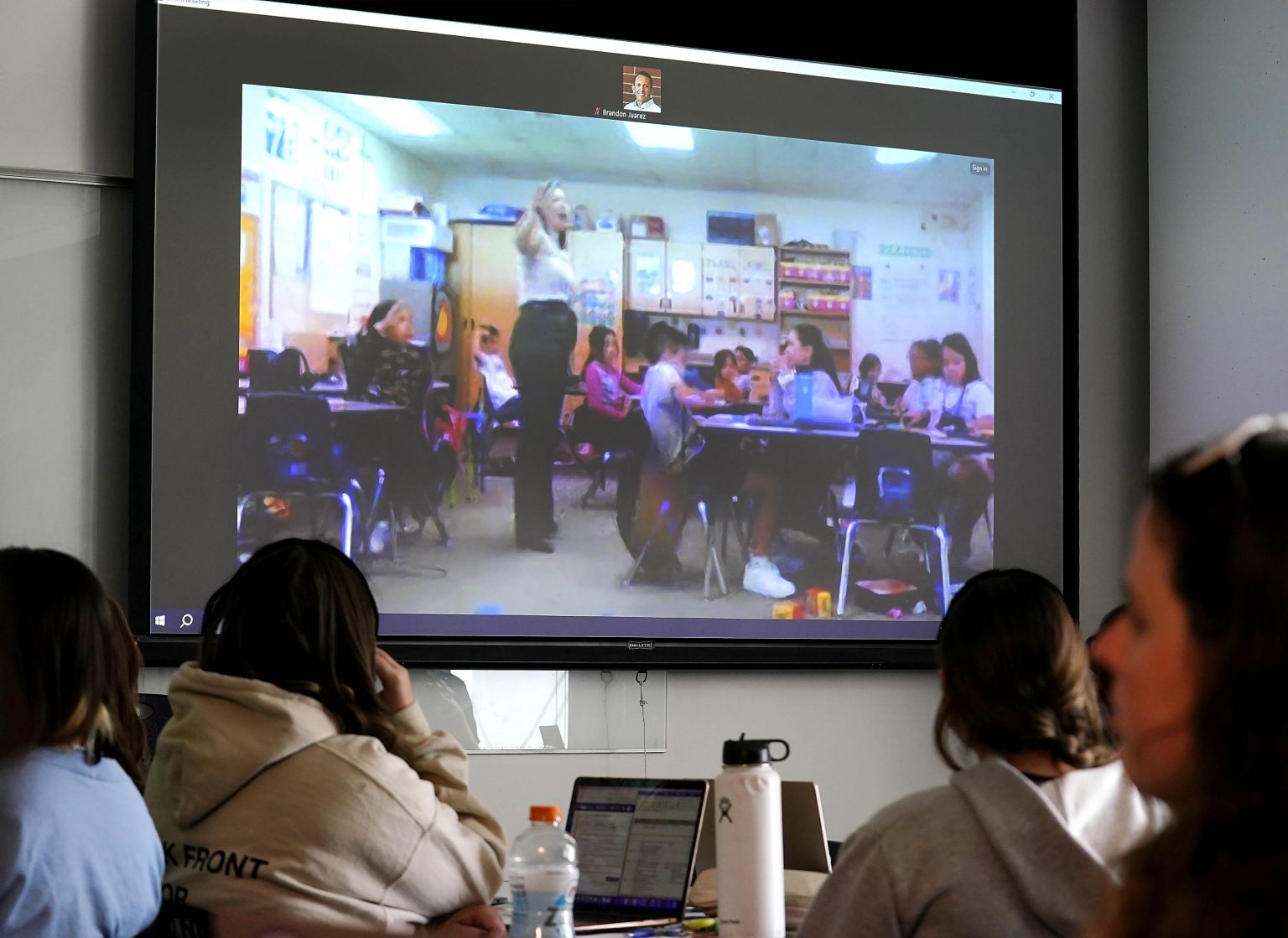 A teacher's livestream brings education students right into classroom ...