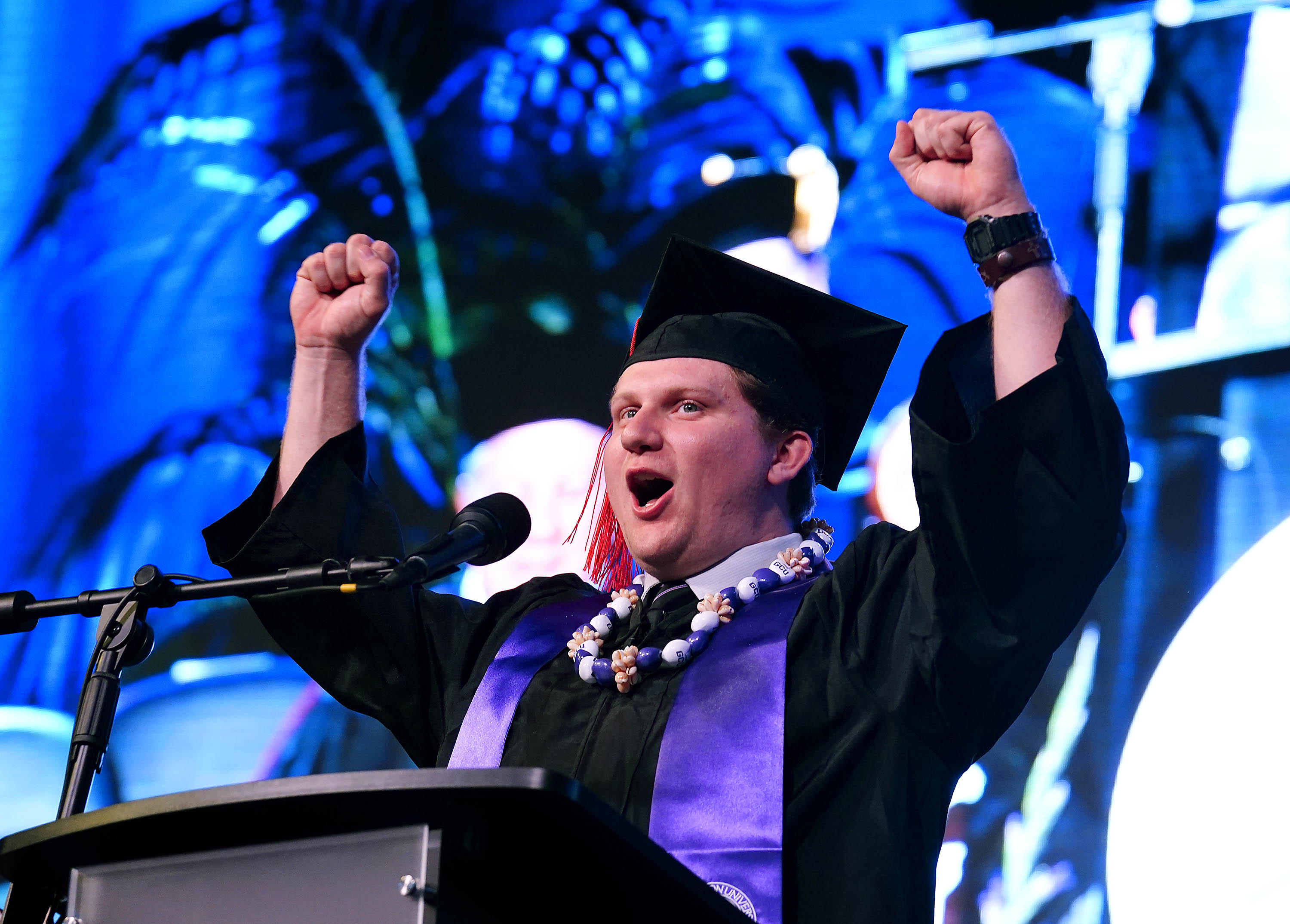Student speaker implores graduates to show love - GCU News