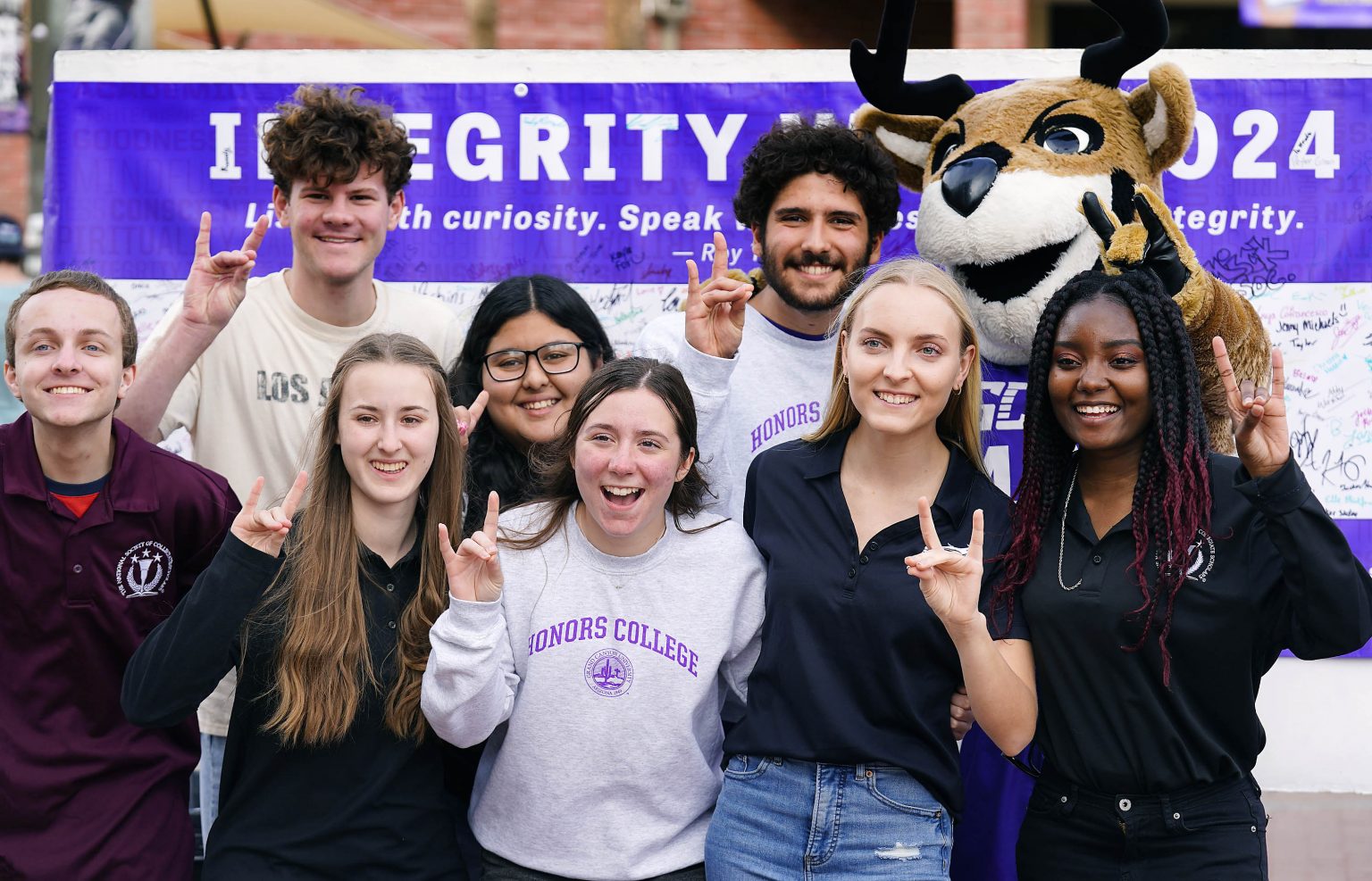 GCU students sign on to stress integrity in academics, work - GCU News