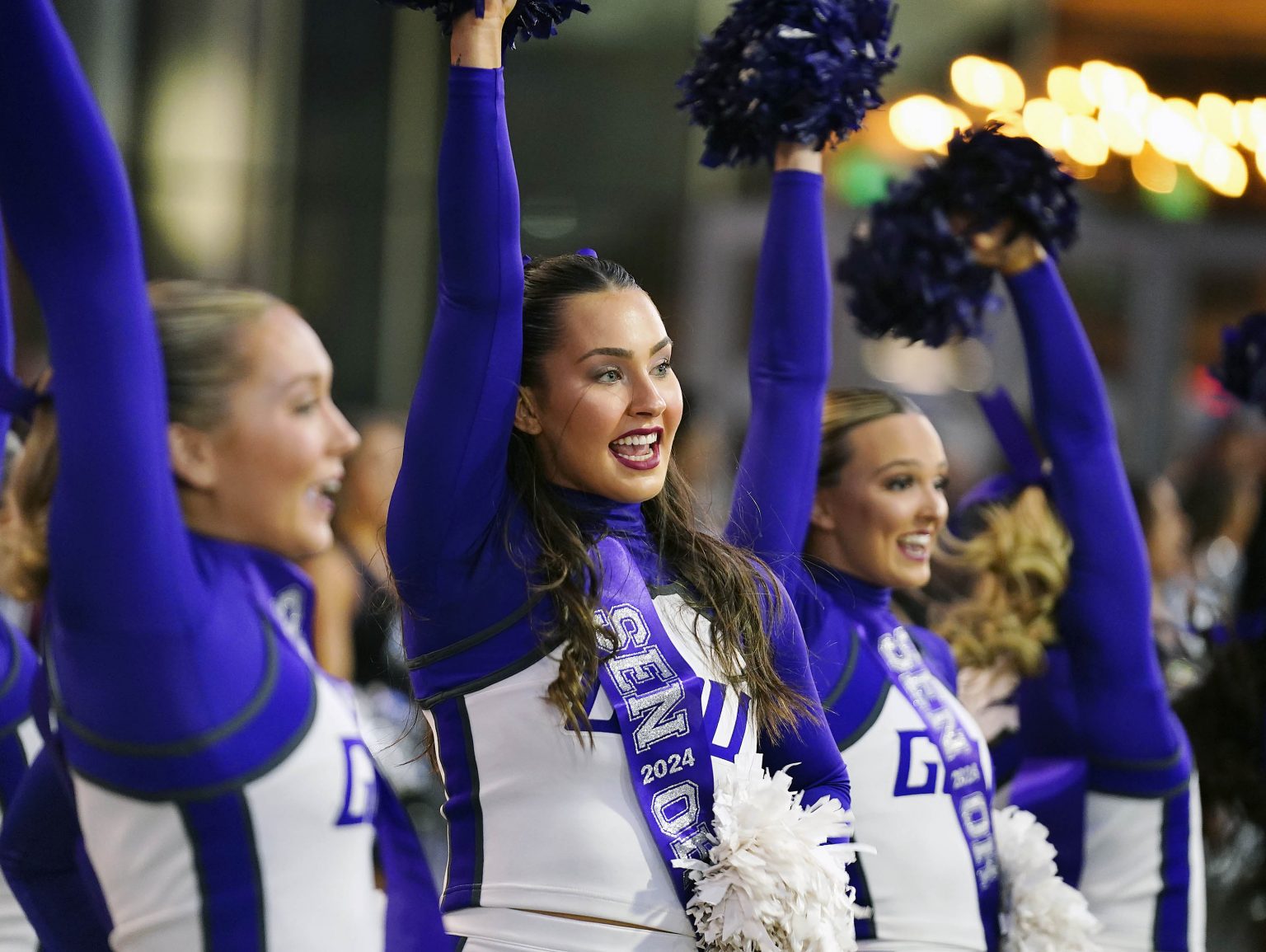 Alumni are all smiles in campus return for Homecoming weekend - GCU News
