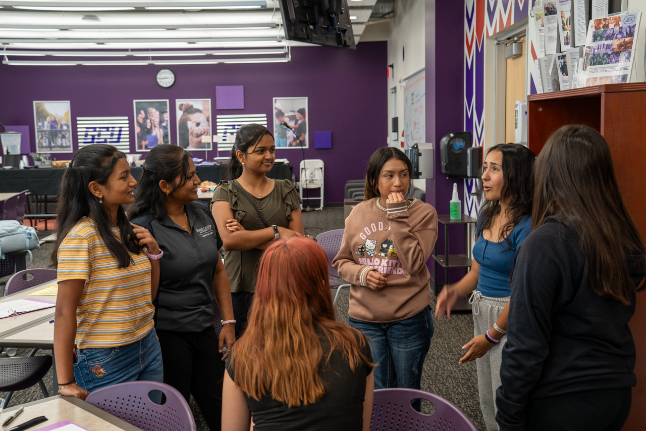Young Athena program empowers GCU, high school students - GCU News