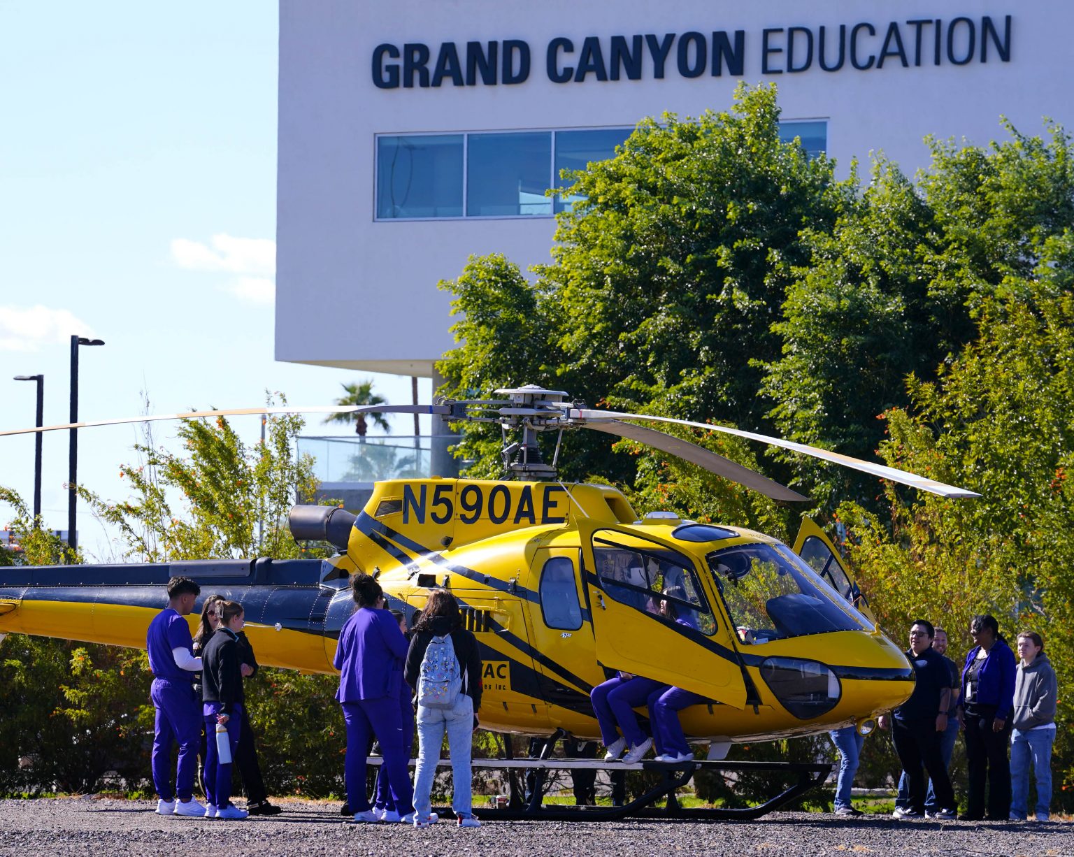 Flight nurse, paramedic visit ABSN site - GCU News