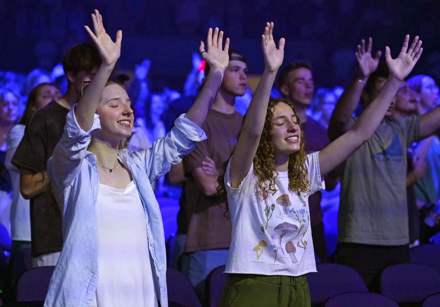 Chapel featuring alumni worship team - GCU News