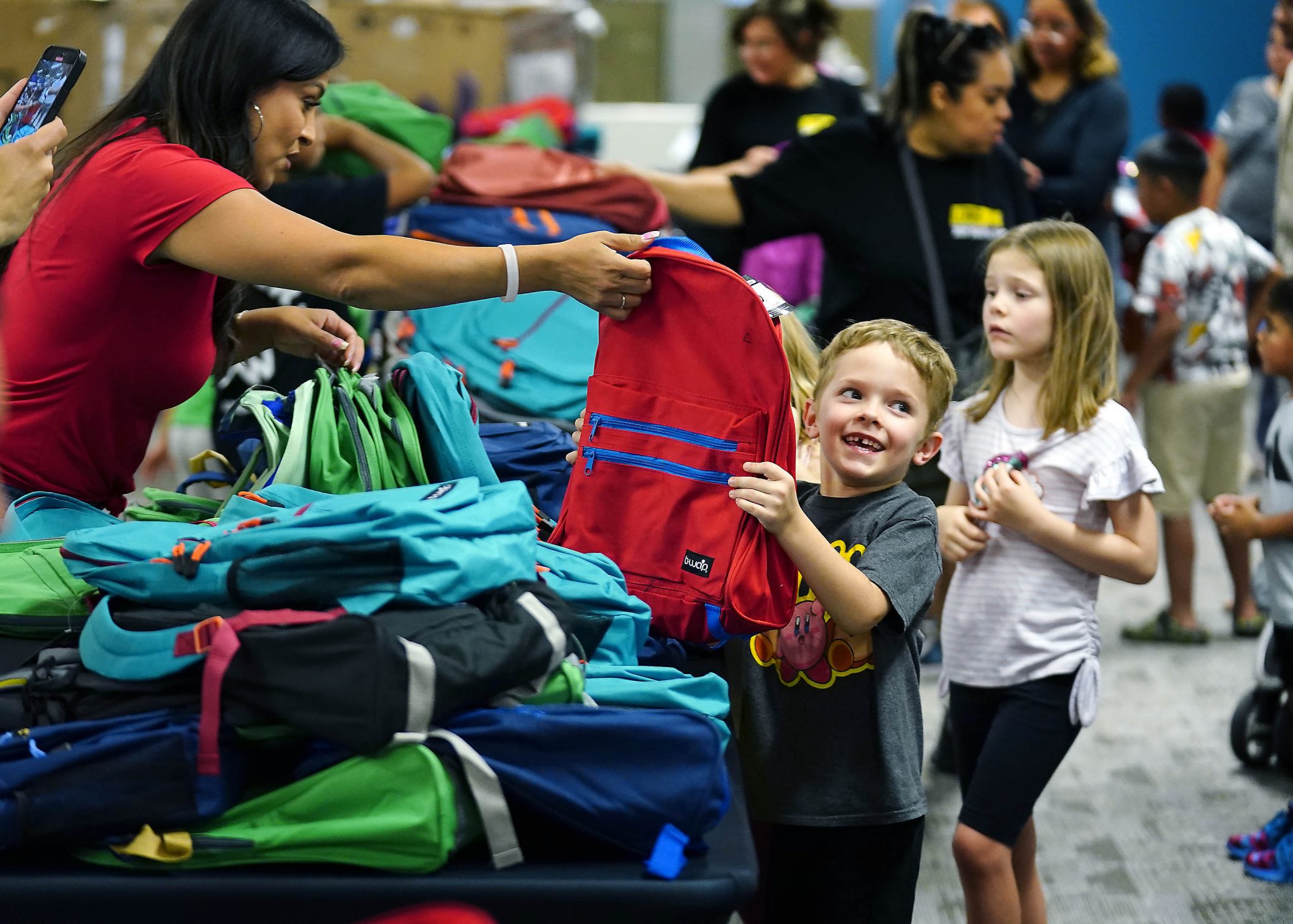 Backpack giveaway - GCU News