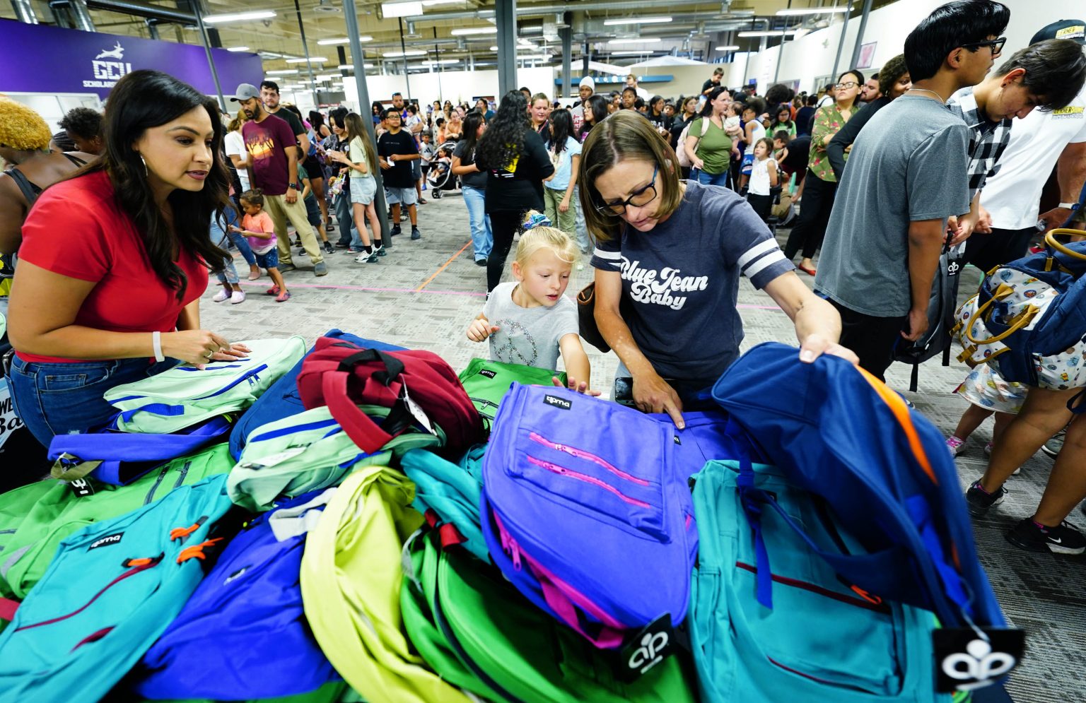 Backpack giveaway - GCU News
