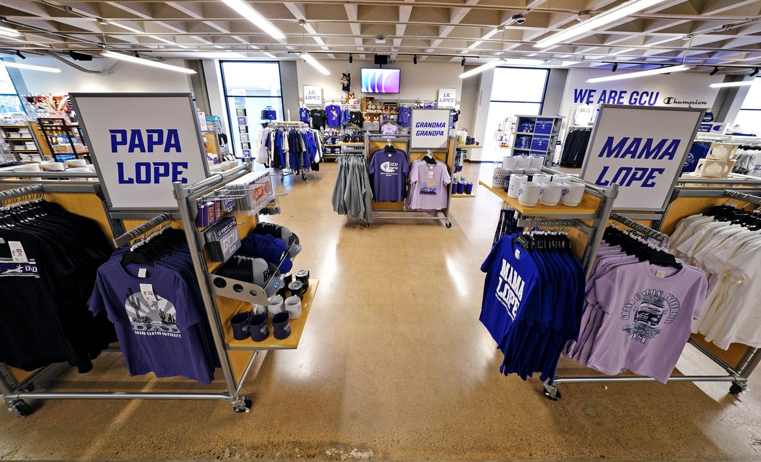 Lope Shop readies for the hustle, bustle of Welcome Week - GCU News